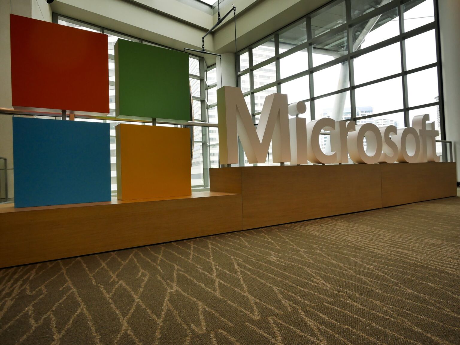 #535: An In-Depth Look at the Microsoft HoloLens & Their Mixed Reality ...